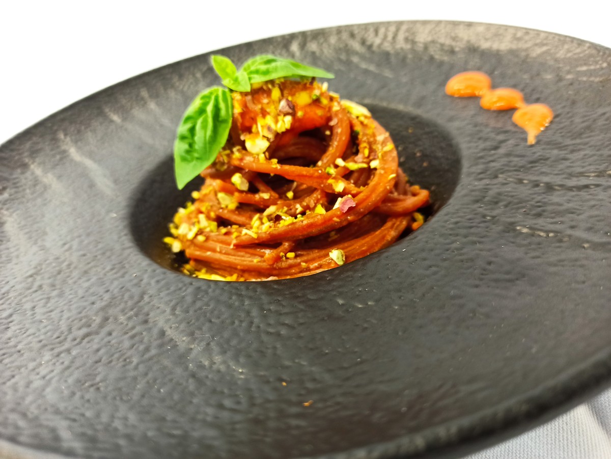 Ricetta: Spaghetti di lenticchie rosse con crema di peperoni - TravelEat